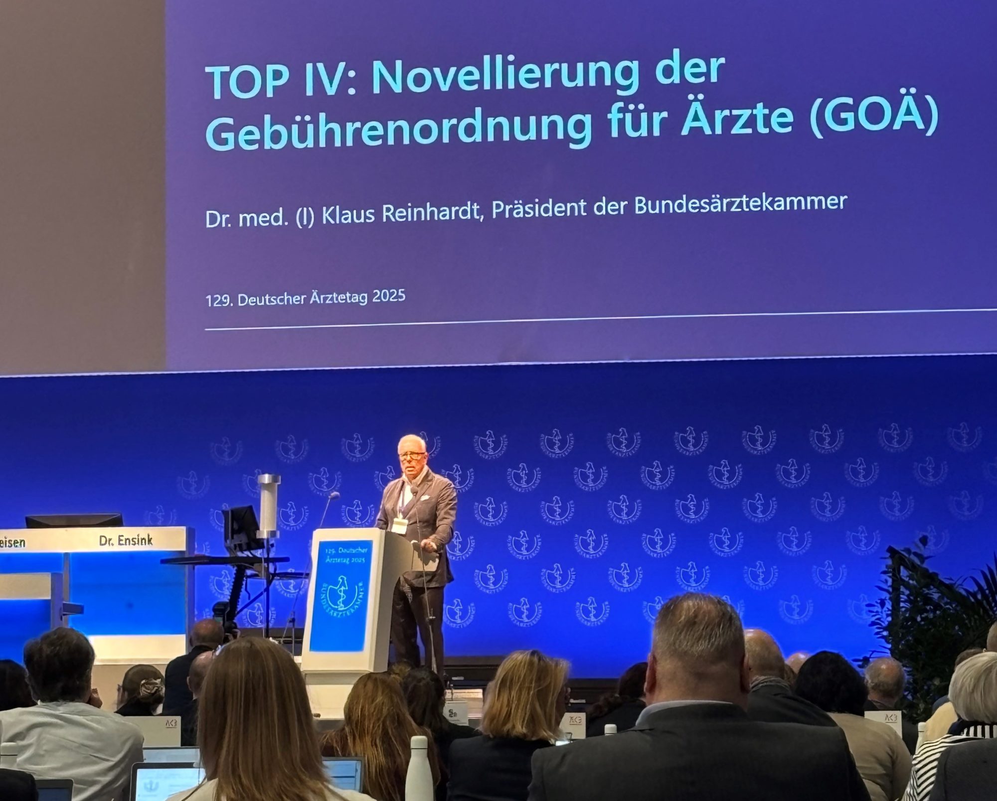 212 Ja-Stimmen, 19 Nein-Stimmen: Ärztetag verabschiedet GOÄ » Hartmannbund